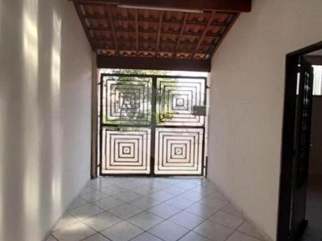 Casa à venda com 3 quartos, sendo 1 suíte, em Núcleo Residencial Silvio Vilari, São Carlos