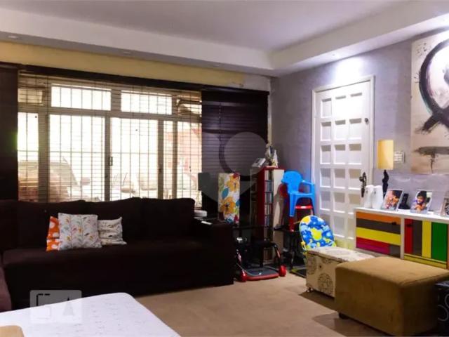 Casa à venda com 3 quartos, sendo 1 suíte, em Vila Universitária, São Paulo SP