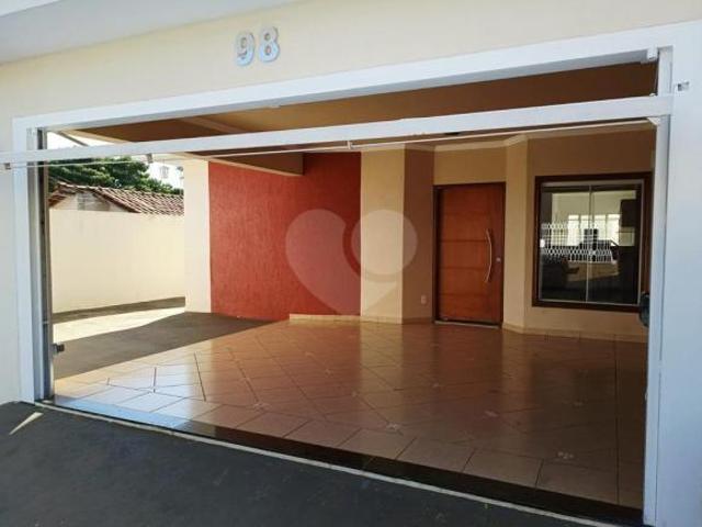 Casa à venda com 3 quartos, sendo 1 suíte, em Jardim Hikari, São Carlos