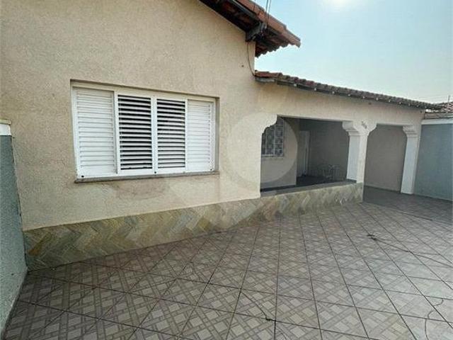 Casa à venda com 3 quartos, sendo 1 suíte, em Vila Boa Vista, São Carlos