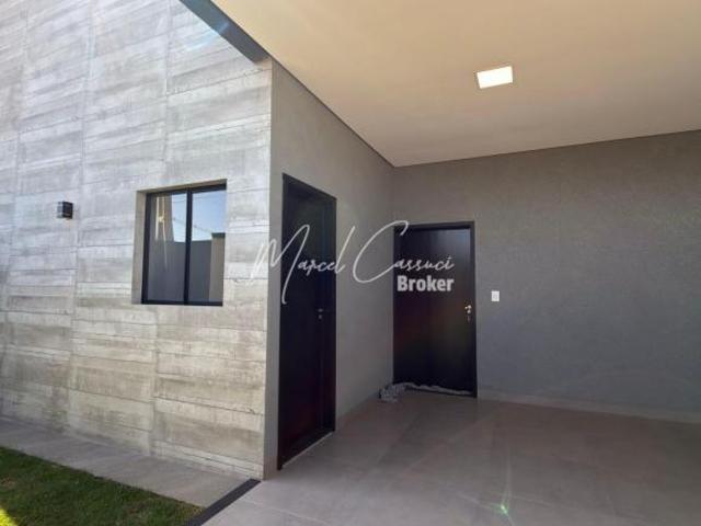 Casa a venda com 3 Quartos, sendo 1 Suíte, Sala e Cozinha integrada, Piscina, no bairro Miravista em