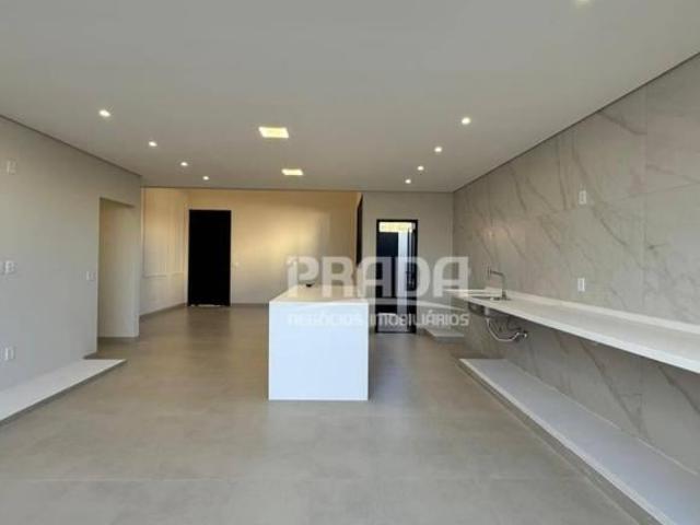 Casa à venda com 3 quartos sendo 2 suítes Condomínio Raros Uberlândia/MG