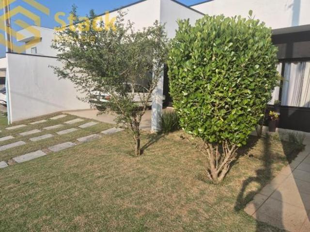 CASA À VENDA COM 3 QUARTOS SENDO UMA SUÍTE NO CONDOMÍNIO PHYTUS ITUPEVA SP