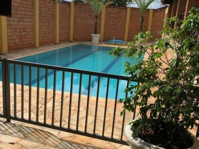 Casa à venda com 3 quartos suítes e 4 vagas de garagem na Vila Brasil em Santa Bárbara d&apos Oeste