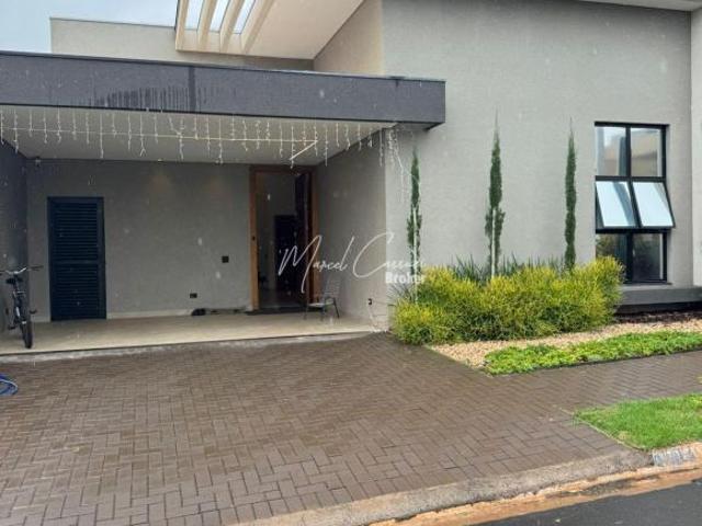 Casa à venda com 3 quartos suítes, sendo 1 suíte máster com closet, área Gourmet e piscina aquecida