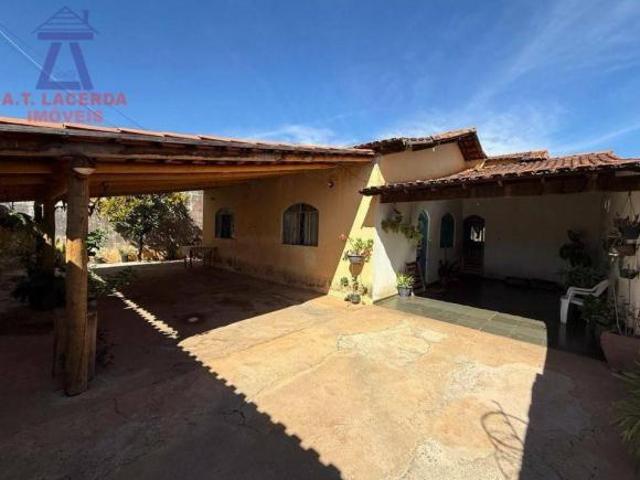 Casa à Venda com 450 m² de terreno Planalto