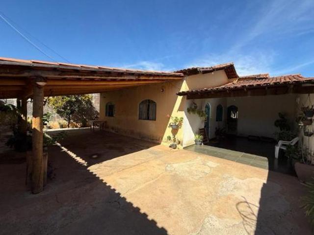 Casa à Venda com 450 m² de terreno Planalto