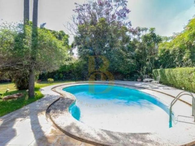 Casa á venda com 454 m², 4 quartos, piscina e 3 vagas no bairro Alto de Pinheiros