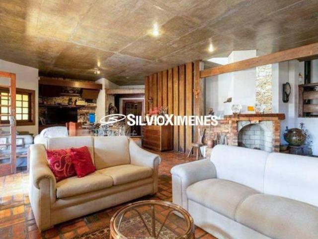 Casa à venda com 463 m², 4 quartos e 3 vagas