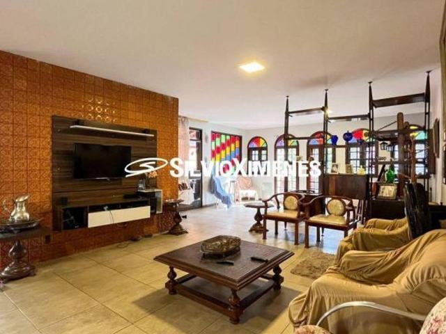 Casa à venda com 478m², 7 quartos e 8 vagas