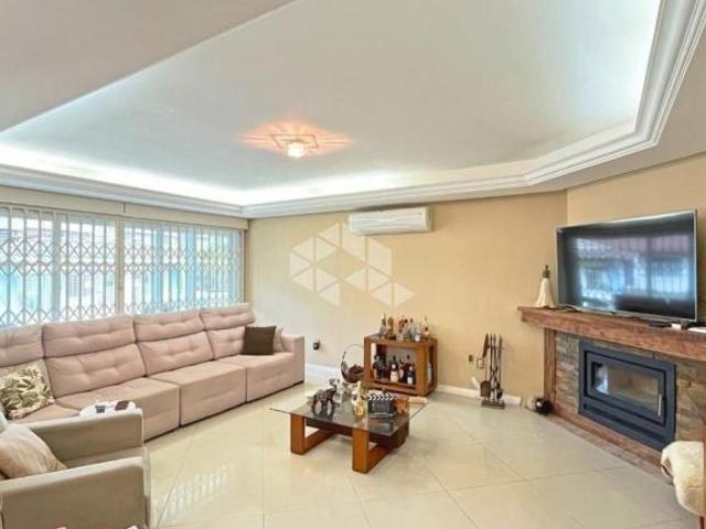 Casa a venda com 480m² de área total, 3 dormitórios, piscina e 4 vagas no bairro Vila Assunção,/Zona