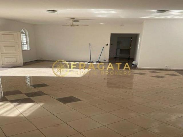 Casa à venda com 400m² 4 dormitórios sendo 2 suítes e 6 vagas Alto de Pinheiros/SP