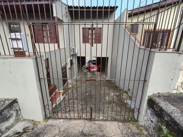 Casa à venda com 4 dormitórios, 3 vagas de garagem e 236m²