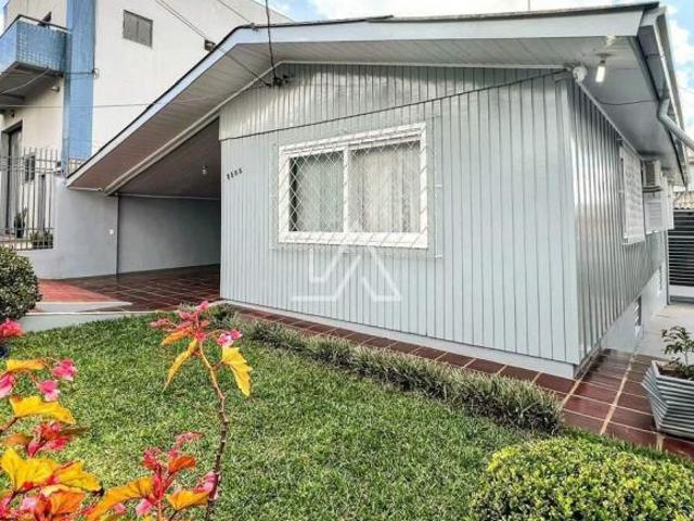 CASA A VENDA COM 4 DORMITÓRIOS + 02 APARTAMENTOS COM 2 DORMITÓRIOS + SALÃO DE FESTAS NO BAIRRO BOQU