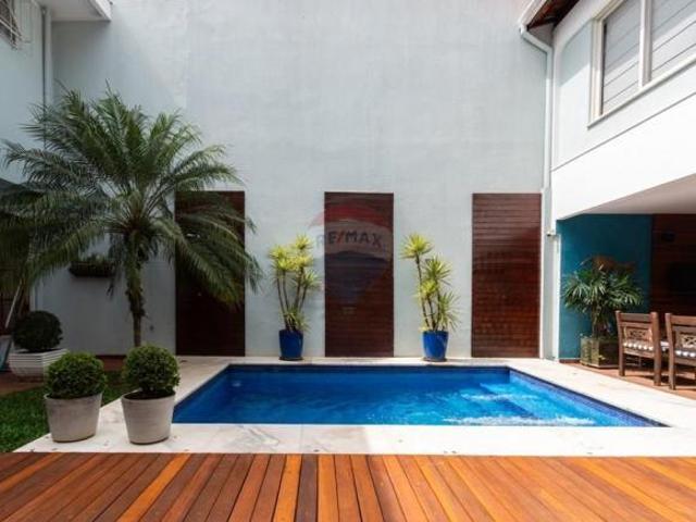 Casa a venda com 4 dormitórios, 2 suítes, 450 mts com piscina no Planalto Paulista SP
