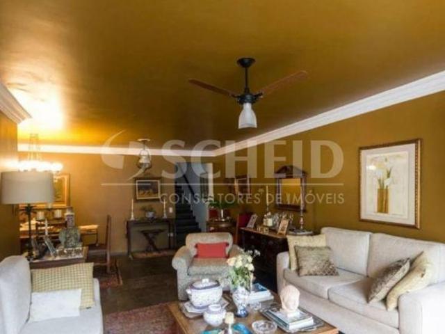 Casa à venda com 4 dormitórios, 2 suítes e 3 vagas no Jardim Prudência