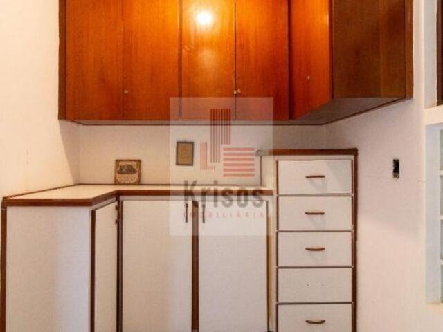 Casa a venda com 4 dormitórios, 5 vagas próximo ao metrô Vila Sônia !