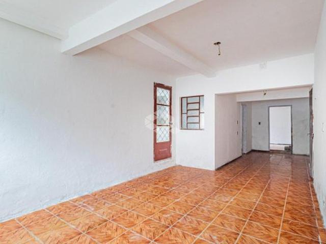 Casa à venda com 4 dormitórios e 1 vaga de garagem, no bairro Farrapos, em Porto Alegre