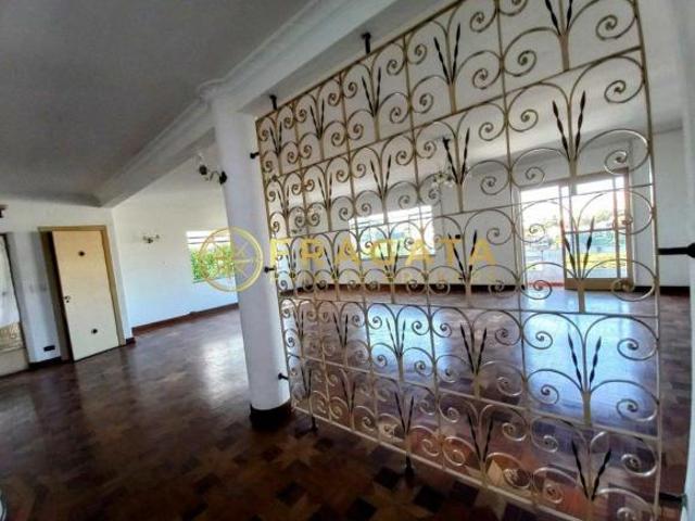 Casa à Venda com 4 Dormitórios e Quintal Amplo Pacaembu São Paulo SP
