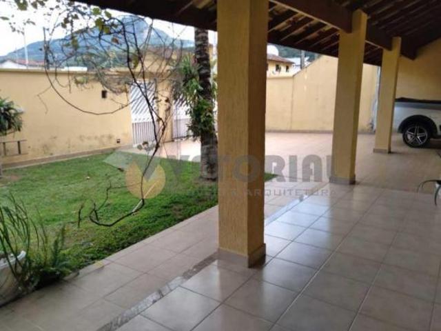 Casa à venda com 4 dormitórios no Centro em Caraguatatuba SP