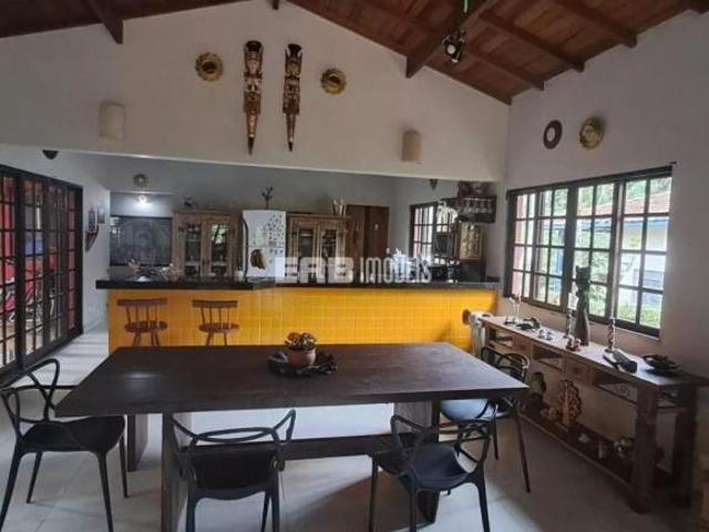 Casa à venda com 4 dormitórios na praia de Itamambuca