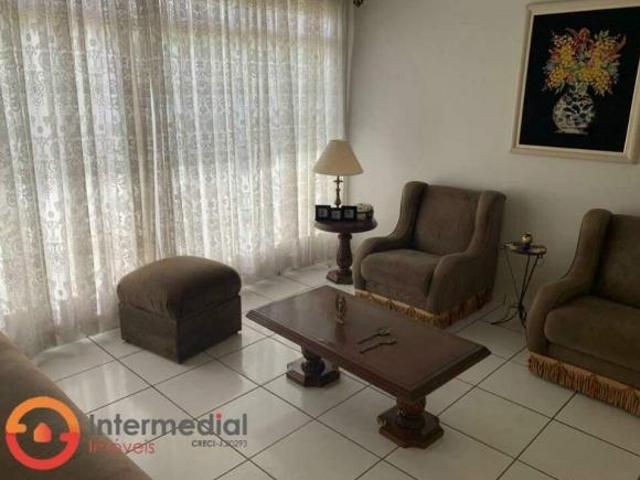 Casa à venda com 4 dormitórios sendo 01 suíte localizado no Centro de Boituva SP