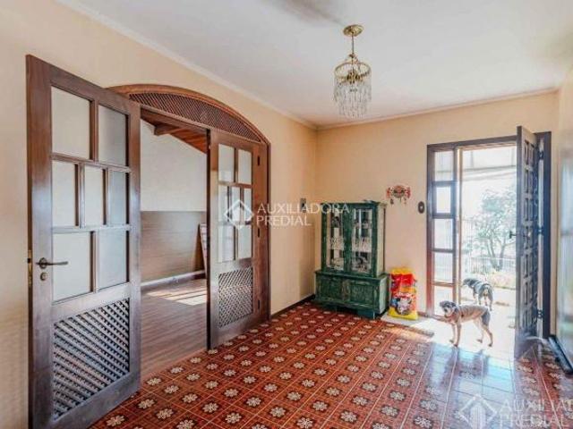 Casa a venda com 4 dormitórios sendo 1 suíte