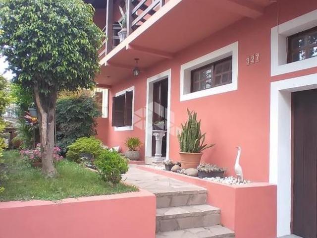Casa a venda com 4 dormitorios, suite, piscina na zona sul de Porto Alegre