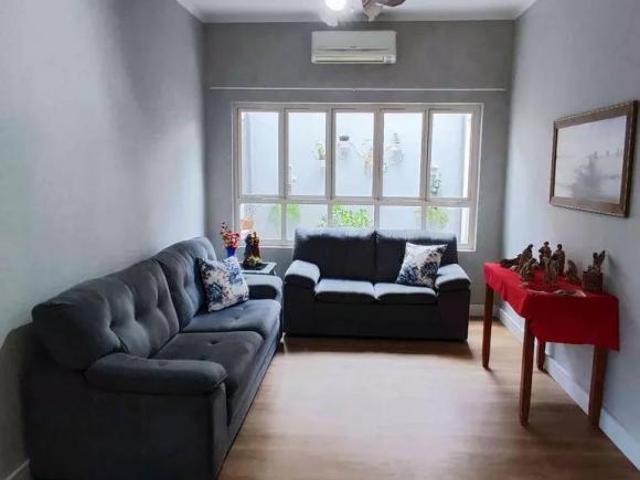 Casa à venda com 4 dormitórios R$ 700 mil