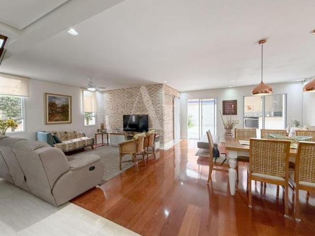 Casa à venda com 4 suítes muito bem localizada em Alphaville Residencial 4