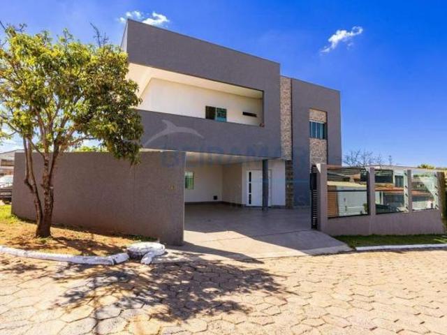 Casa à Venda com 4 Suítes na Rua 3 de Vicente Pires DF