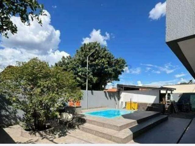 Casa à Venda com 4 Suítes na Rua 3 de Vicente Pires DF