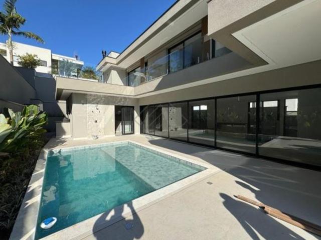 Casa à venda com 4 suítes no Alphaville em Campinas