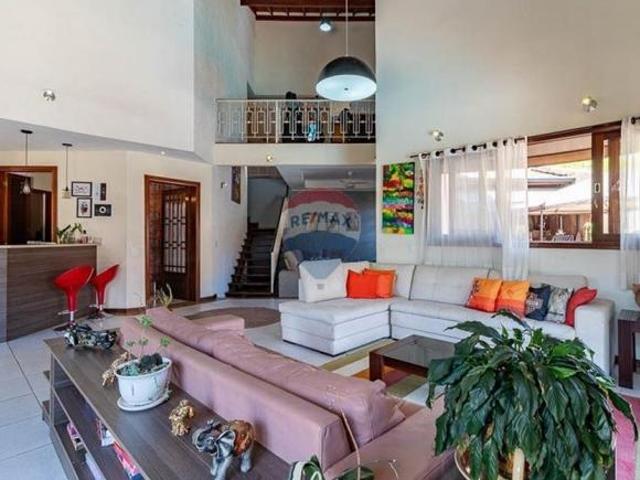 Casa à venda com 4 Suítes no Condomínio Colinas de São Fernando cotia SP