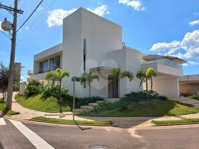 Casa à venda com 4 suítes no condomínio Damha III, São Carlos