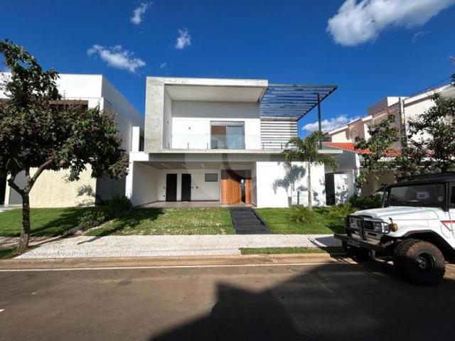 Casa à venda com 4 suítes no condomínio Damha III, São Carlos