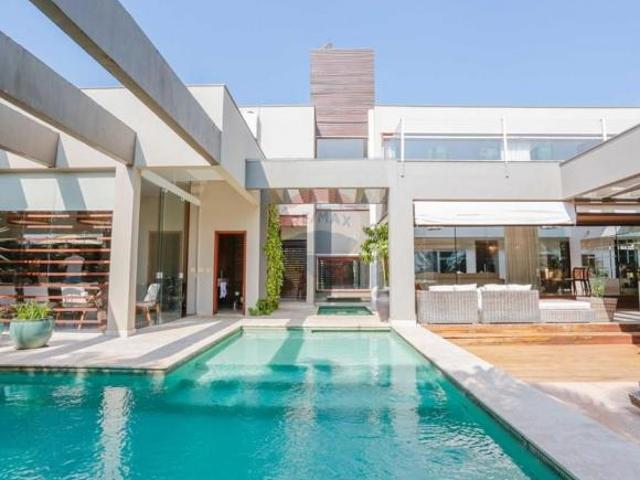 Casa à venda com 4 suítes no Condomínio Lago Azul