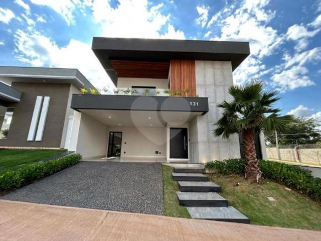 Casa à venda com 4 suítes no condomínio Parque Faber IV, São Carlos