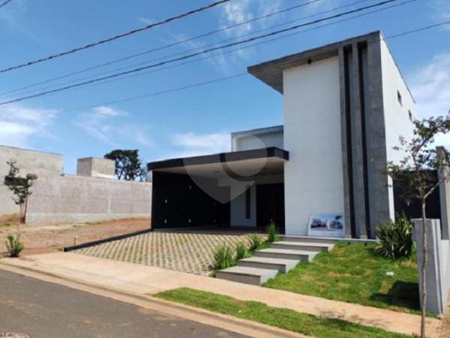Casa à venda com 4 suítes no condomínio Parque Faber IV, São Carlos