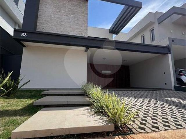 Casa à venda com 4 suítes no condomínio Parque Faber IV, São Carlos