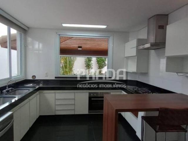 Casa à venda com 4 suítes Condomínio Villaggio da Colina Uberlândia/MG