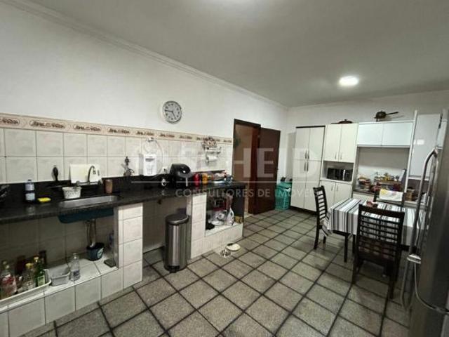 Casa à venda com 4 suítes e 6 vagas no Jardim Prudência