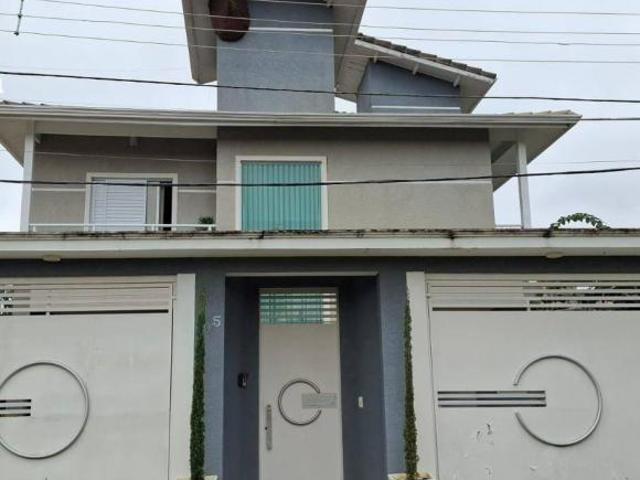 CASA A VENDA COM 4 SUITES JARDIM FLORESTA