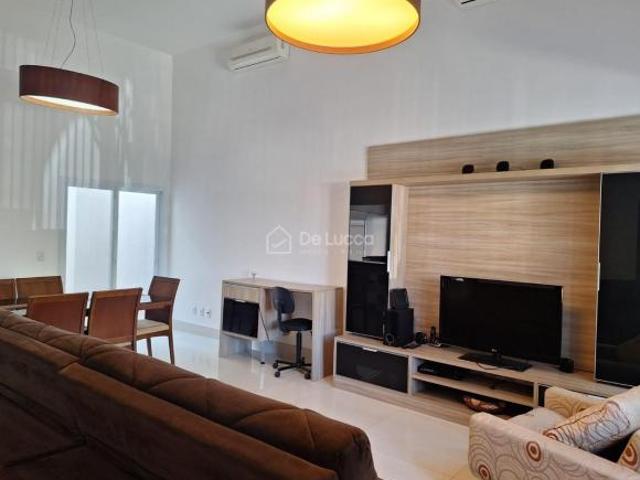 Casa à venda com 4 suítes, piscina e excelente padrão de acabamento