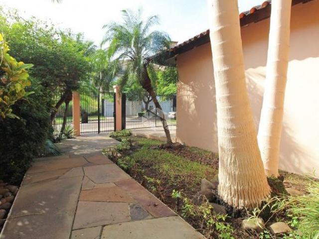 Casa à venda com 4 suítes, totalmente mobiliada na Chácara das Pedras