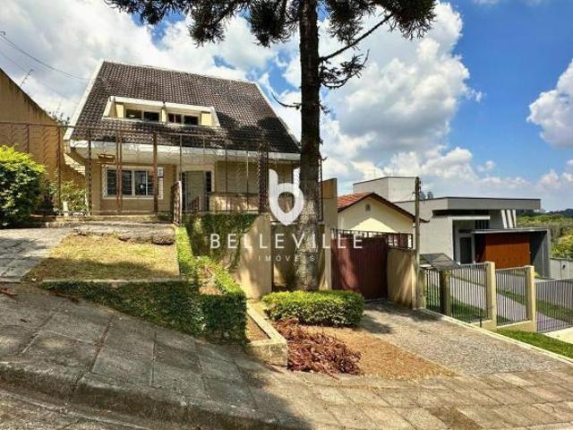 Casa a Venda com 4 suítes, 4 vagas de garagem no B