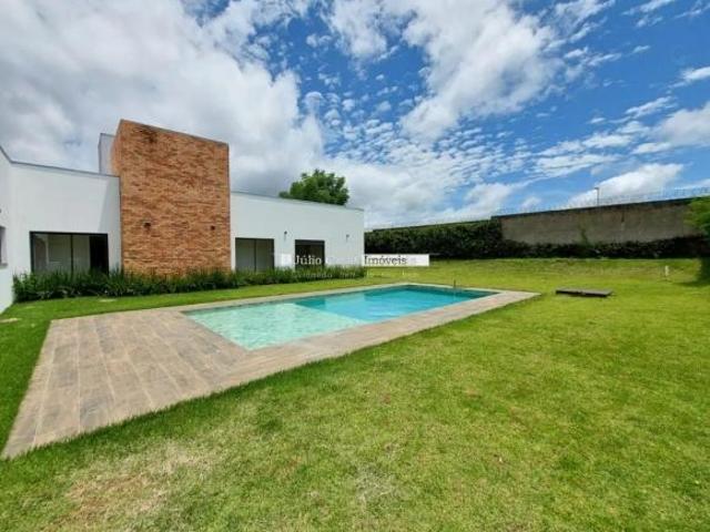 Casa a venda com 4 quartos, 4 suítes no condomínio Lago Azul Araçoiaba da Serra