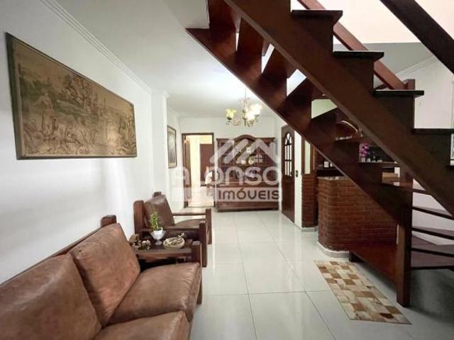 Casa a venda com 4 quartos 1 escritório e 2 vagas no Jardim Ester