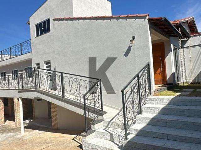 Casa a venda com 4 quartos 1 suíte área gourmet 4 vagas garagem no Fátima III