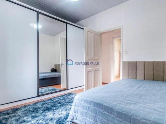 Casa à venda, com 4 quartos, 1 suíte e 6 vagas, no Jardim da Saúde